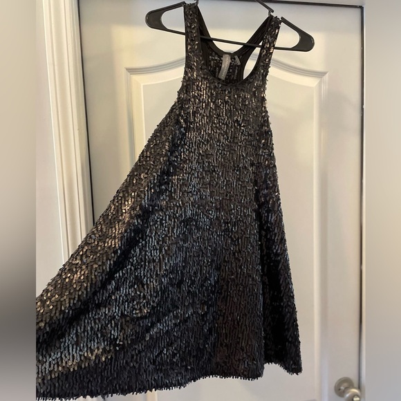 Norma Kamali | Dresses | Nwot Norma Kamali All Over Sequin Racer Flared ...